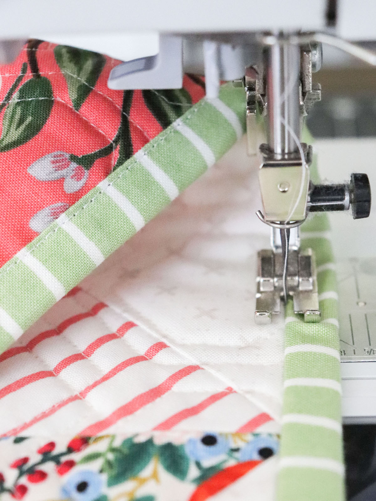 Free Quilt Binding Tutorial - Lella Boutique