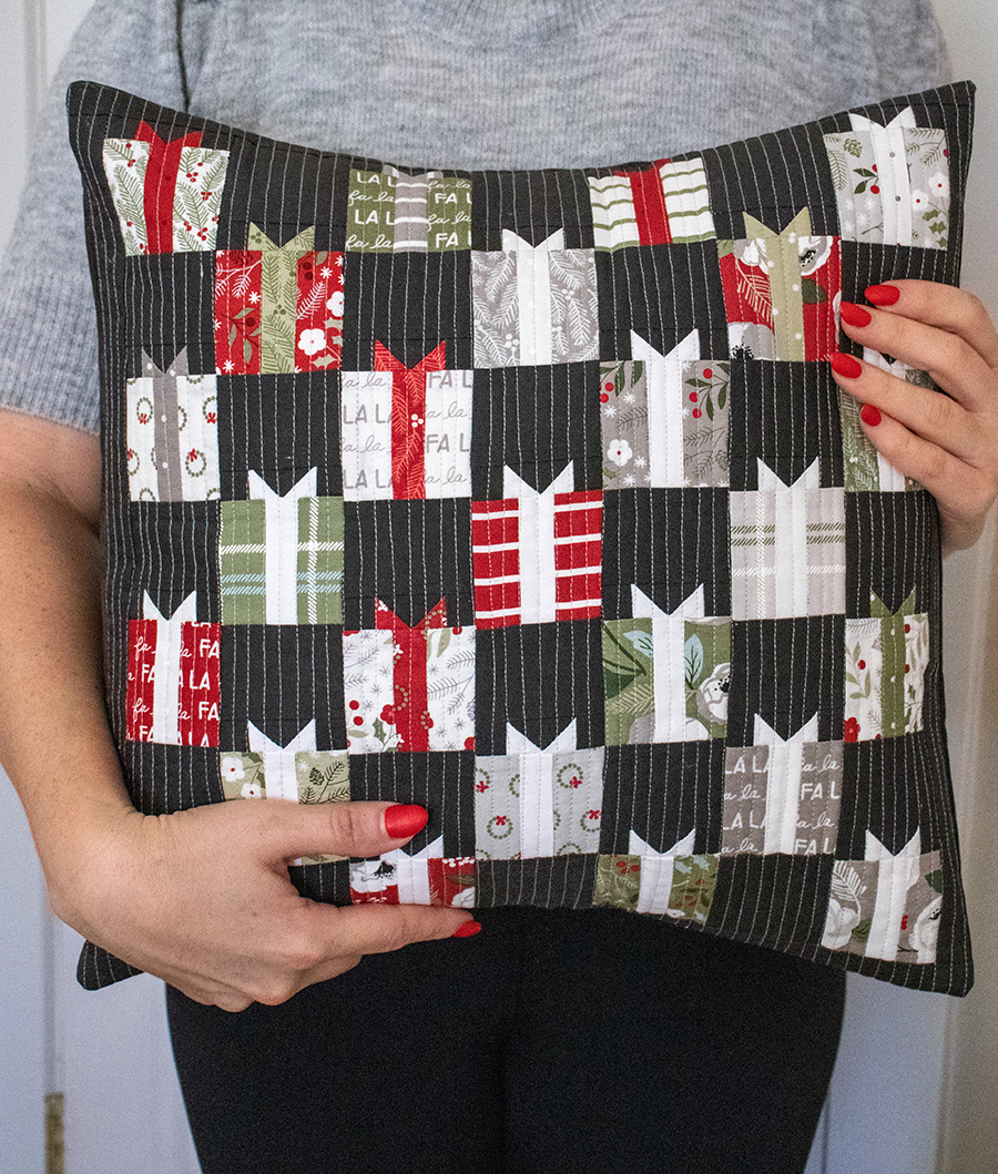 FREE: Giving Season Christmas Pillow Pattern - Lella Boutique
