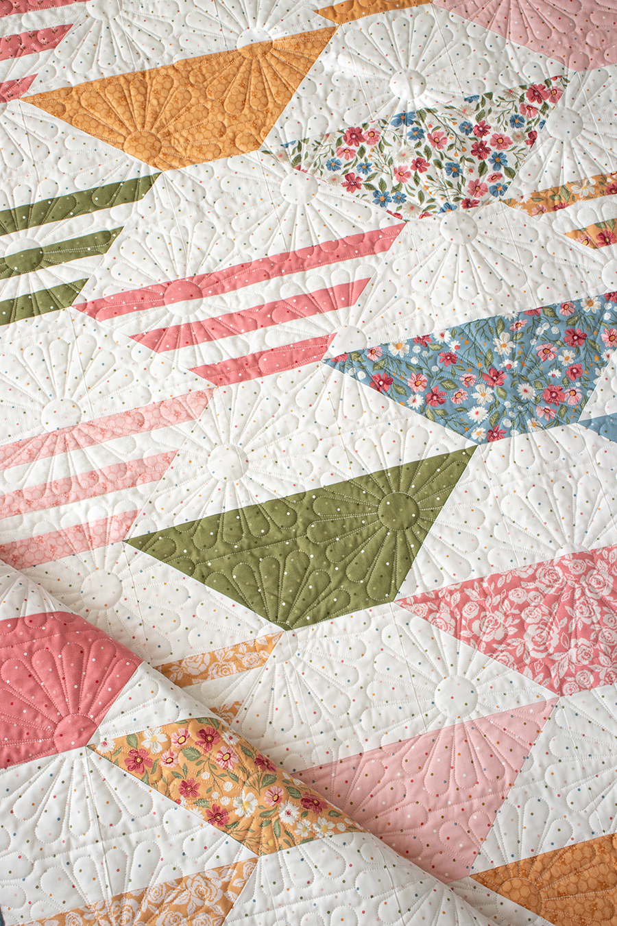 Honey Glow {Honeycomb Quilt} - Lella Boutique